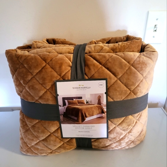 Threshold | Bedding | King Velvet Diamond Stitch Quilt Caramel | Poshmark